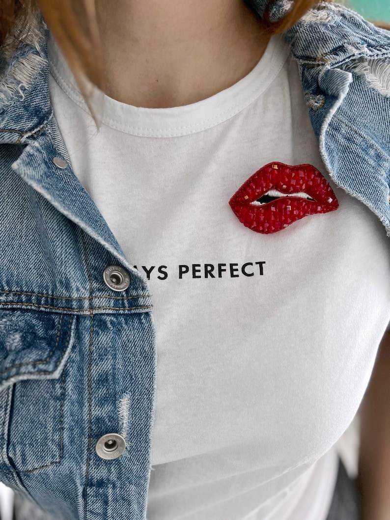 Lips Brooch Pin, Biting Lip Beaded Brooch, Handmade Crystal Red Lip Pin ...