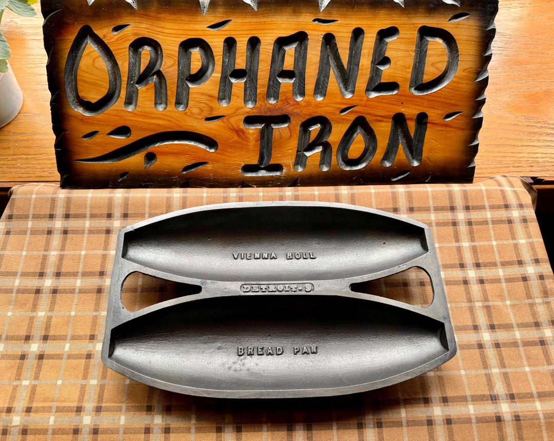 Rare! Detroit #9 Vienna Roll Cast Iron Baking Pan - Etsy