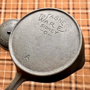 Rare! Wagner #0 Stylized Logo Cast Iron Skillet Toy With Matching Lid ...