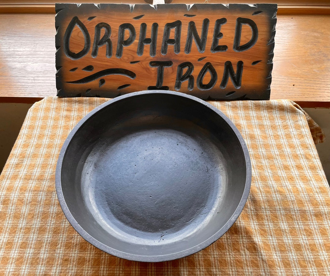 1800s Gatemarked Cast Iron Bowl - Etsy