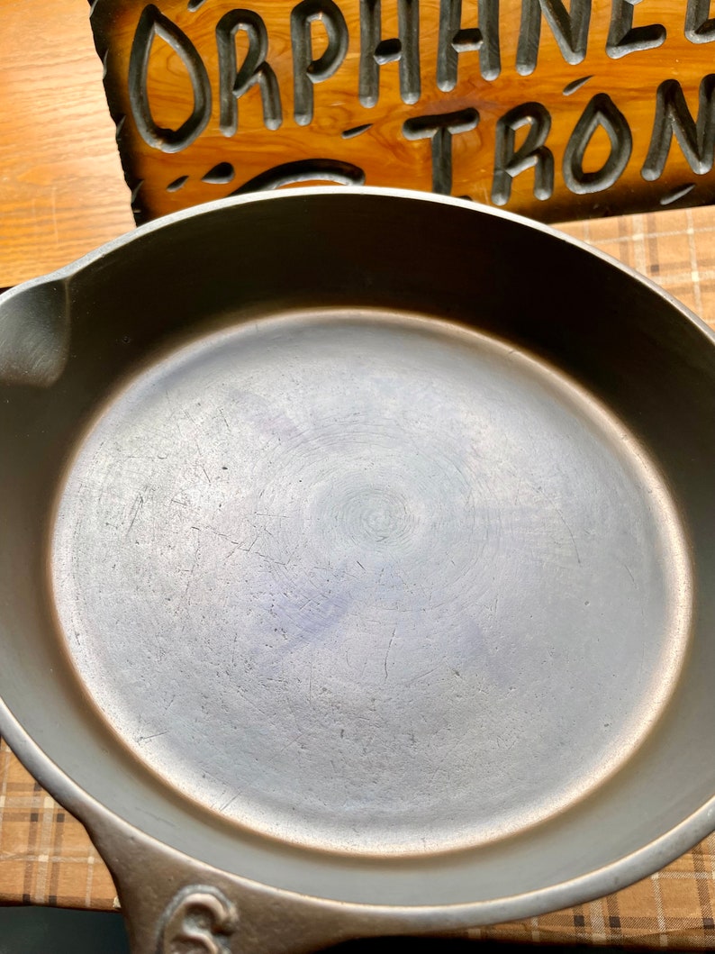 Vintage #9 HD Initial Cast Iron Skillet - Etsy