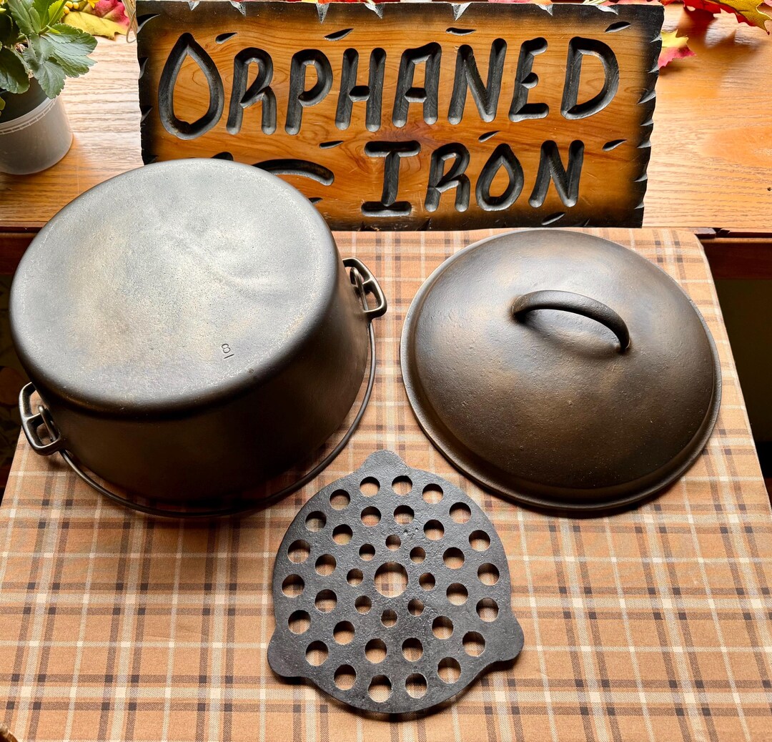 Unmarked Wagner 8 Stylized Logo Dutch Oven With Trivet - Etsy