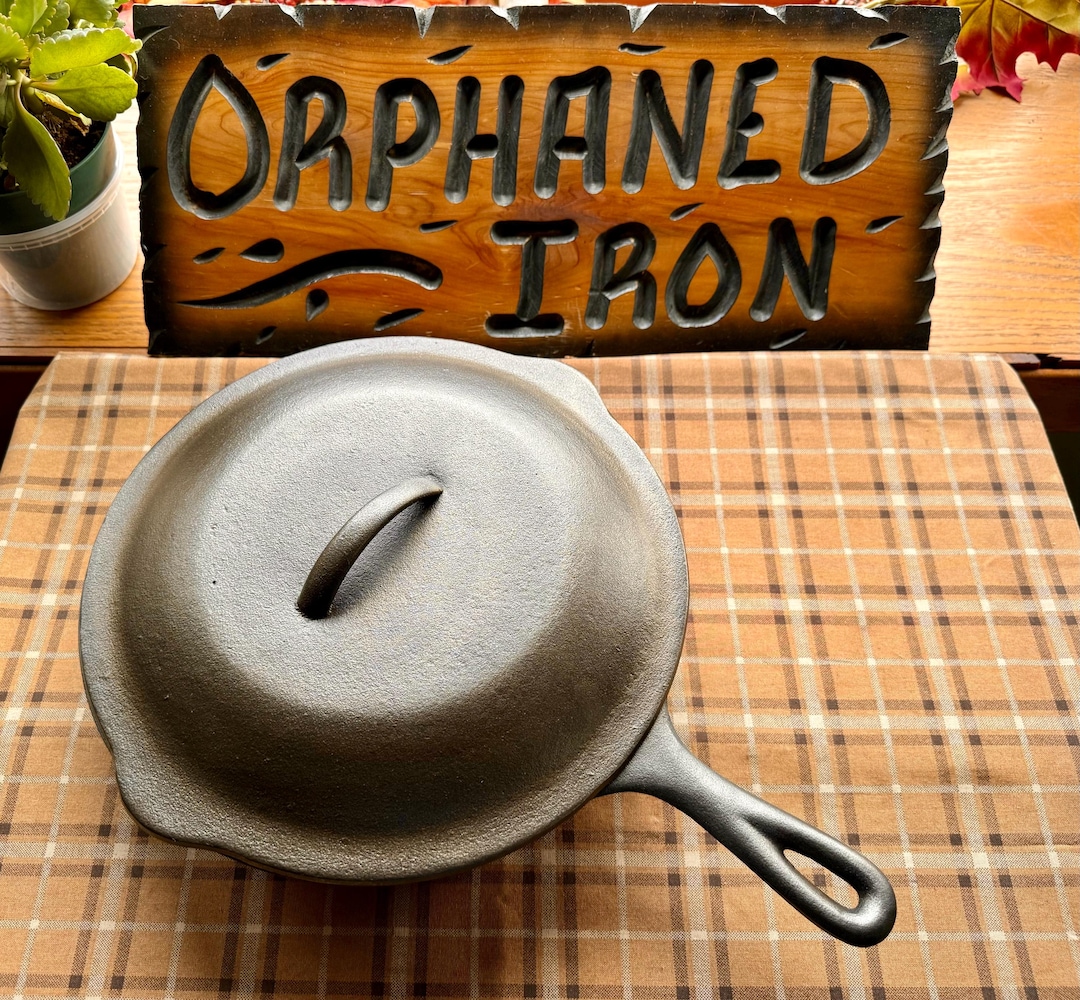 3-notch Lodge #8 Cast Iron Skillet With Basting Lid - Etsy