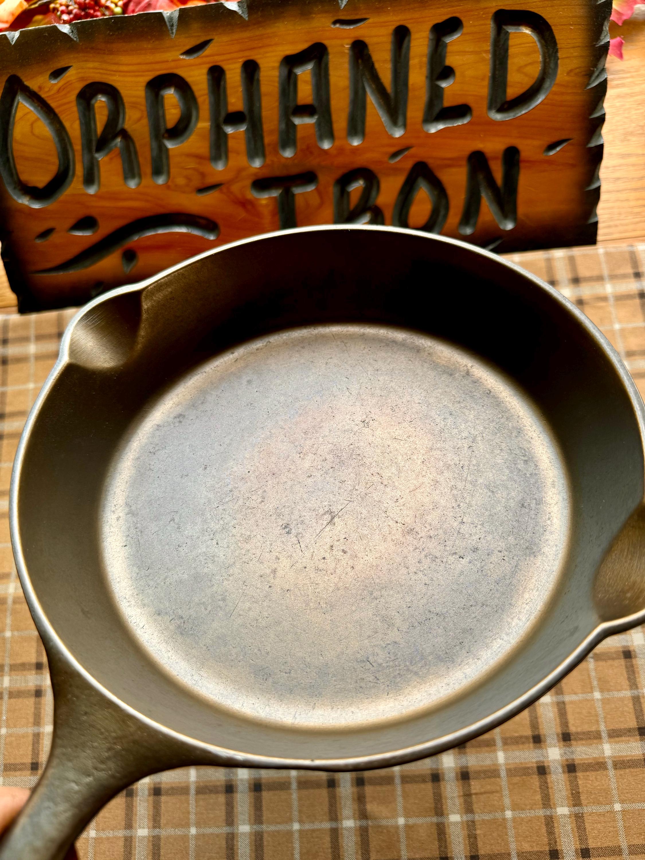 Single Notch #6 Lodge Cast Iron Skillet With Raised Molder Mark - Etsy