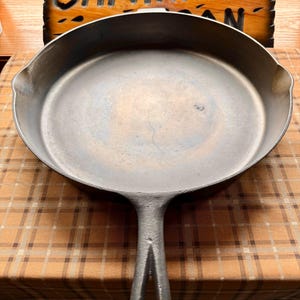 RARE! Chicago Hardware Foundry #14 Diamond Logo Cast Iron Skillet - Etsy