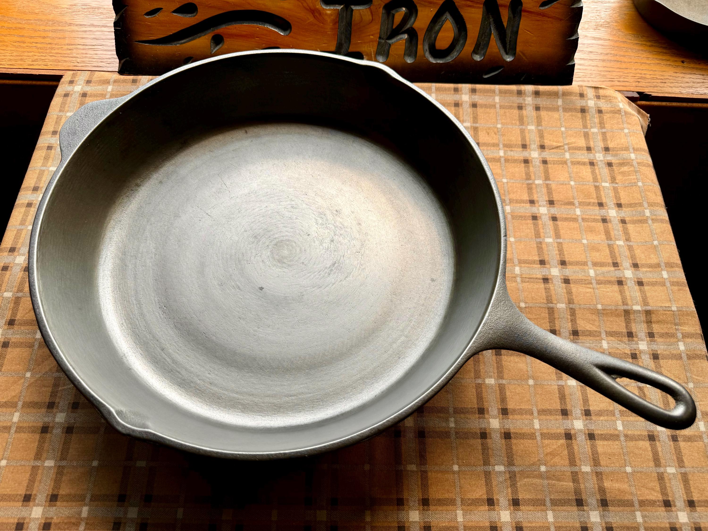 3-notch Lodge #12 Cast Iron Skillet With Basting Lid MIU - Etsy