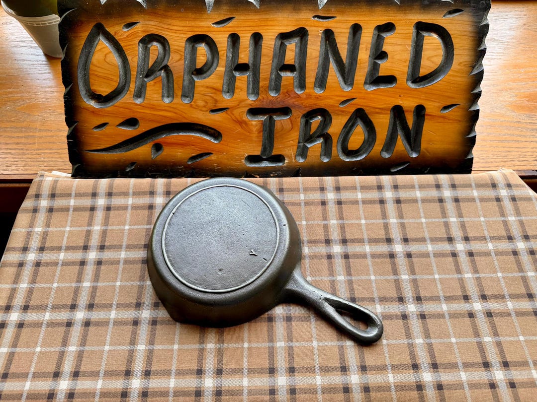 Vintage “no-notch” Lodge #3 Cast Iron Skillet With Molders Mark - Etsy