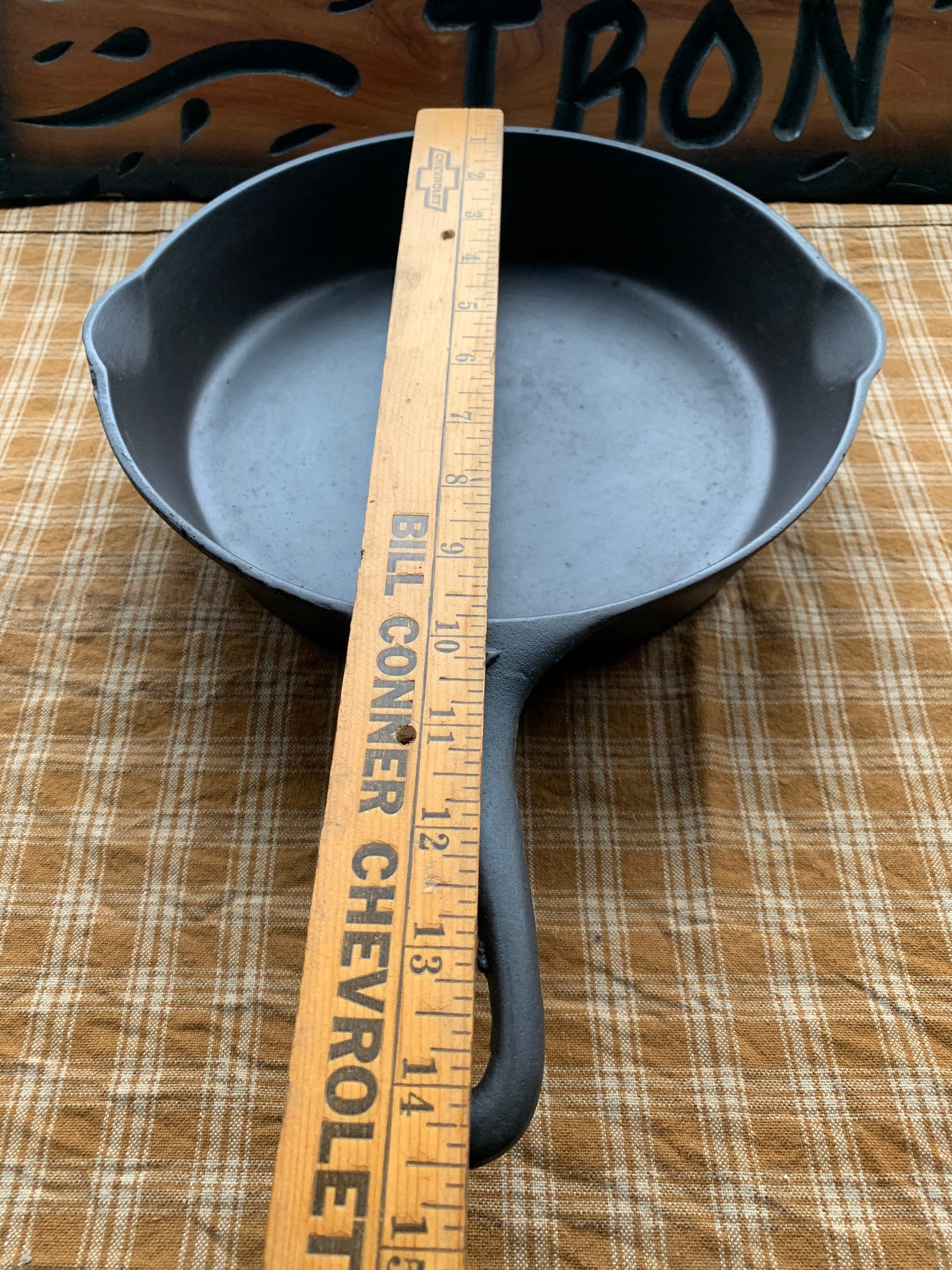 SO 7 Initial Cast Iron Skillet - Etsy