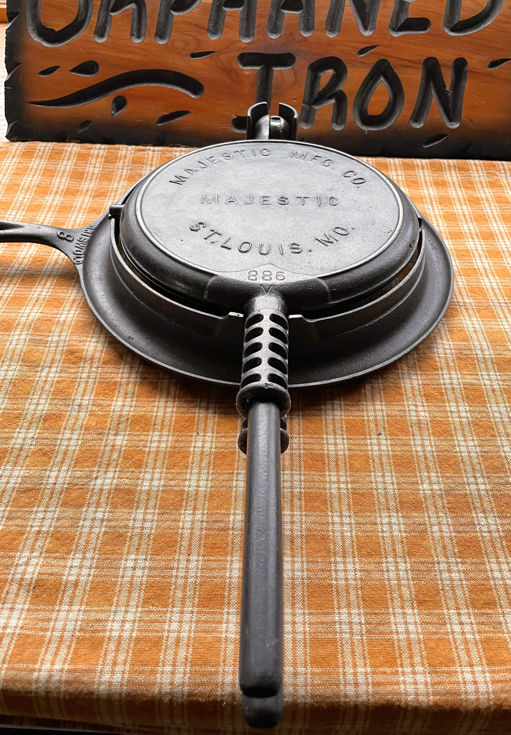 Low Base 8 Waffle Iron Collectible Cast Iron Cookware Majestic No ...