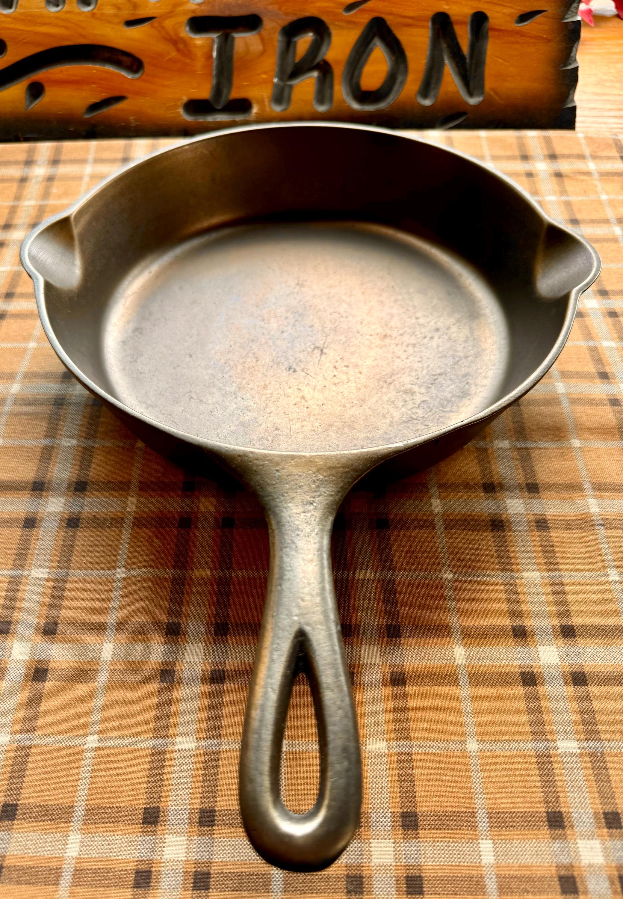 Single Notch #6 Lodge Cast Iron Skillet With Raised Molder Mark - Etsy