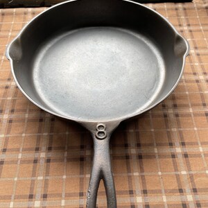 Lodge Raised #8 Arc Logo Cast Iron Skillet With Molders Mark - Etsy