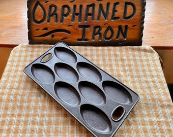Wonderful R & E Mfg. Company Cast Iron Muffin Gem Pan From the 19th ...