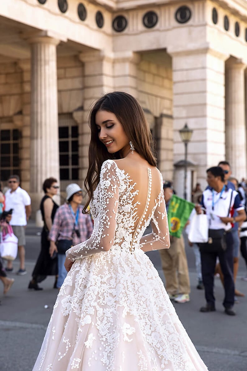 Etsy Guide: 10 Wedding Dresses from Etsy Store: BridallyStore | SMYD