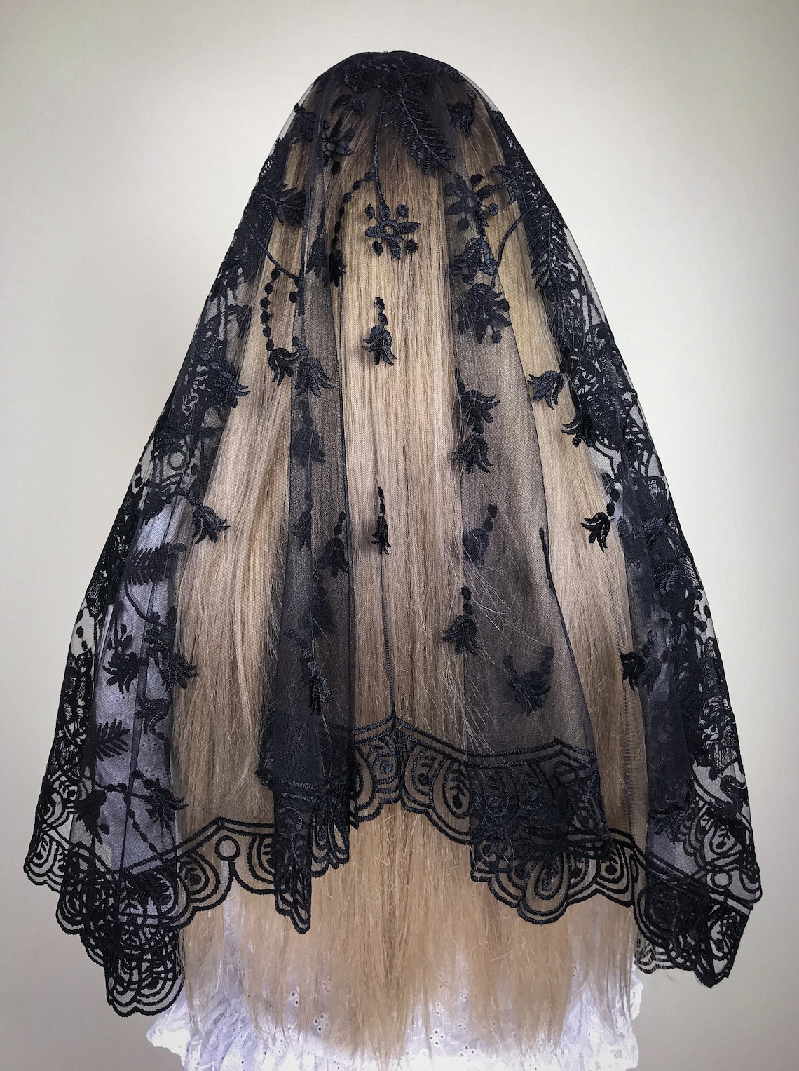 Chapel veil with floral lace and d shape Traditional Catholic | Etsy