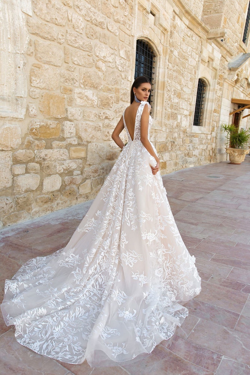 Etsy Guide: 10 Wedding Dresses from Etsy Store: BridallyStore | Show Me ...