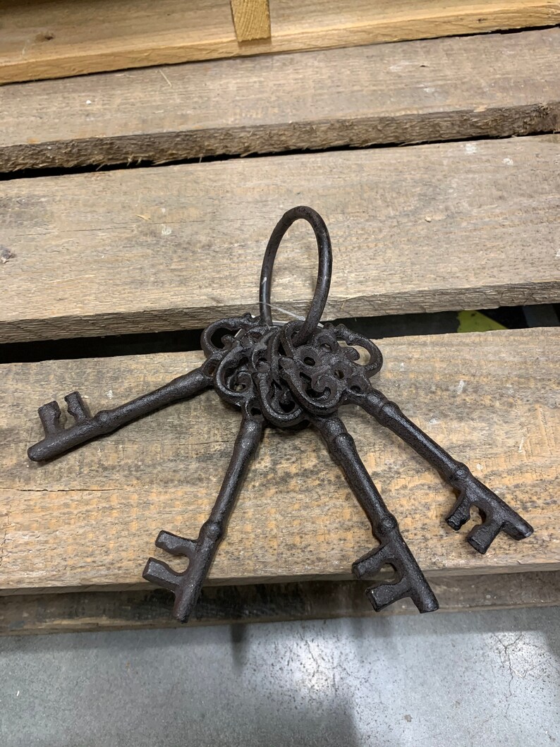 Large Cast Iron Keychain Decorative Skeleton Keys Vintage - Etsy