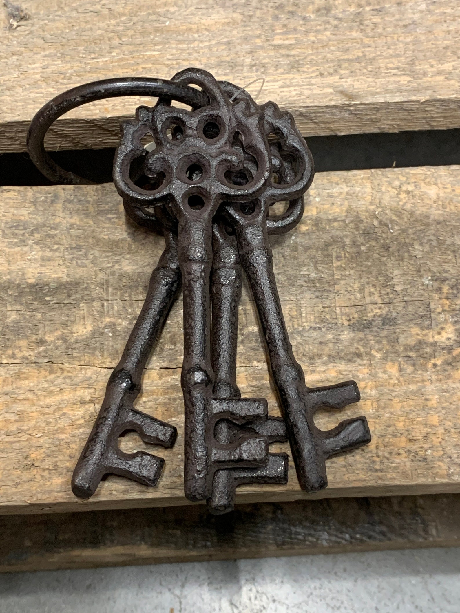 Large Cast Iron Keychain Decorative Skeleton Keys Vintage - Etsy