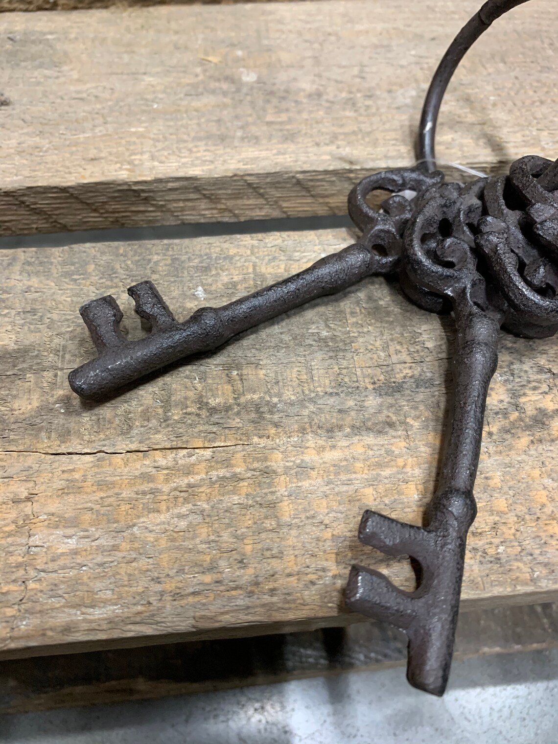 Large Cast Iron Keychain Decorative Skeleton Keys Vintage - Etsy