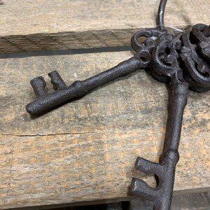 Large Cast Iron Keychain, Decorative Skeleton Keys, Vintage Set Iron ...