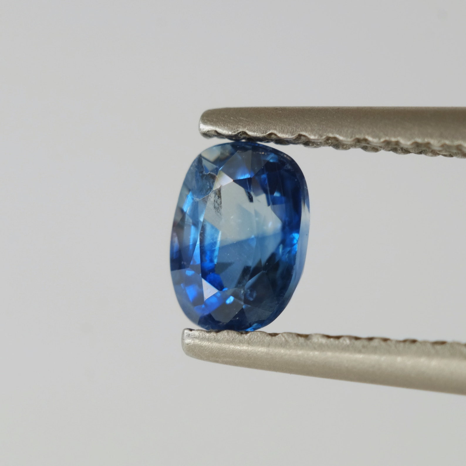 Blue Sapphire Madagascar 0.68ct 5.4x4.1x3.3mm Loose Gemstone Ukraine ...