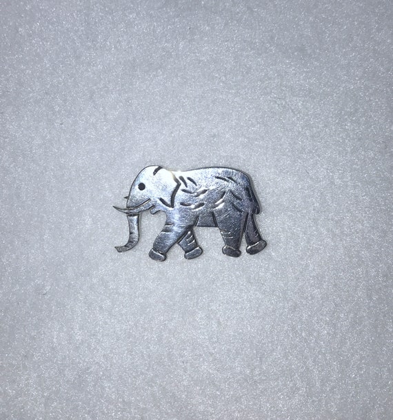Navajo Handmade Elephant Pin - Gem