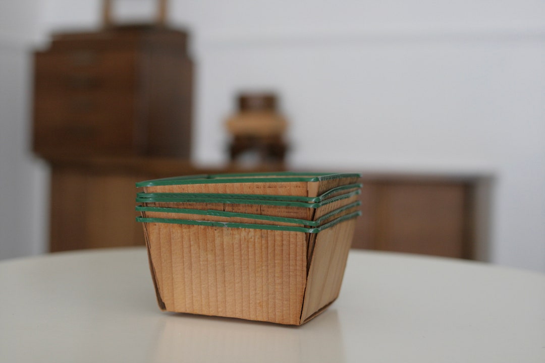 Set of 4 Small Vintage Split Wood Berry Baskets With Green Metal Wire ...