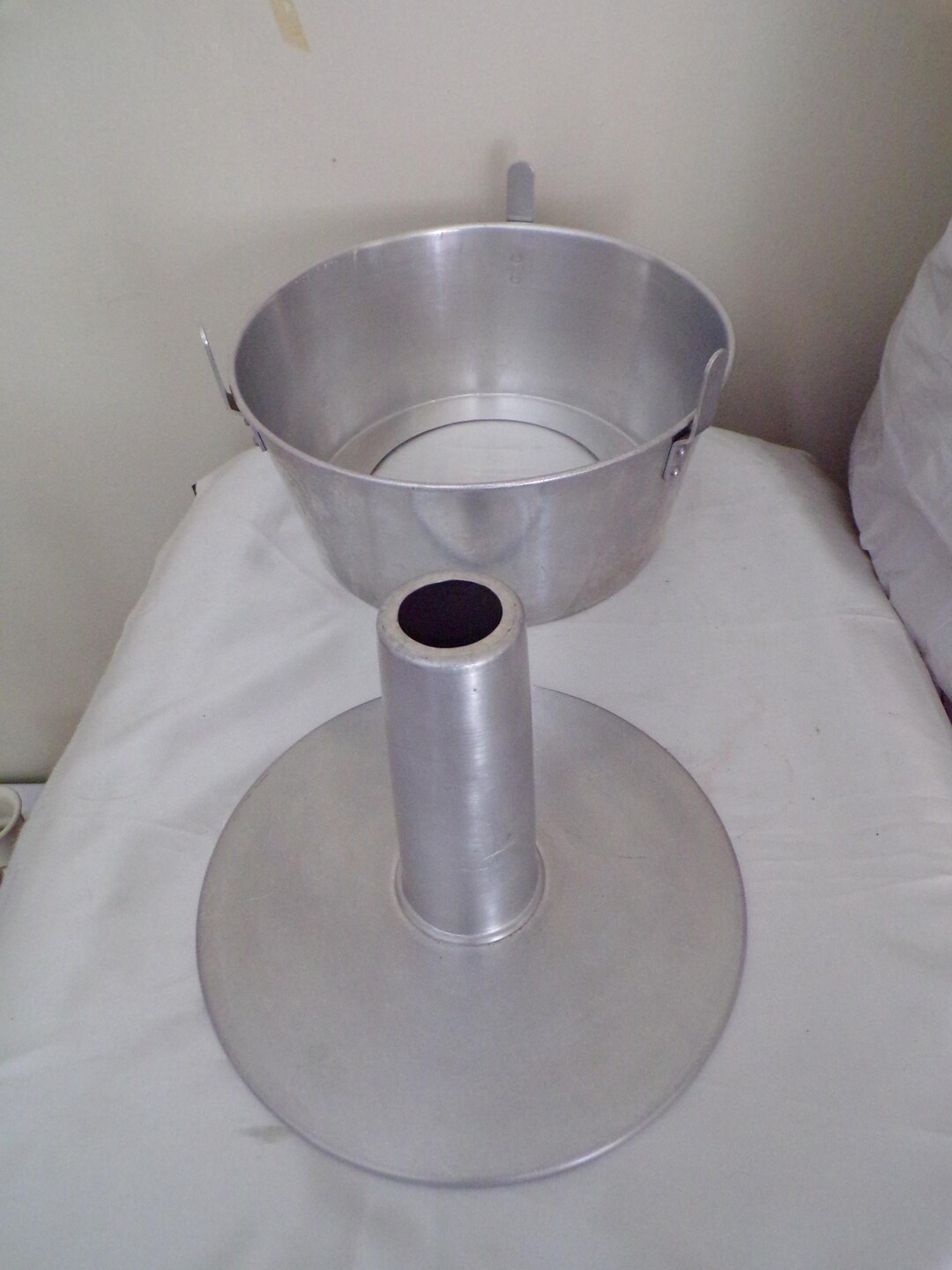 Vintage Comet Angel Food Sponge Cake Pan, Two Piece Set, Aluminum ...