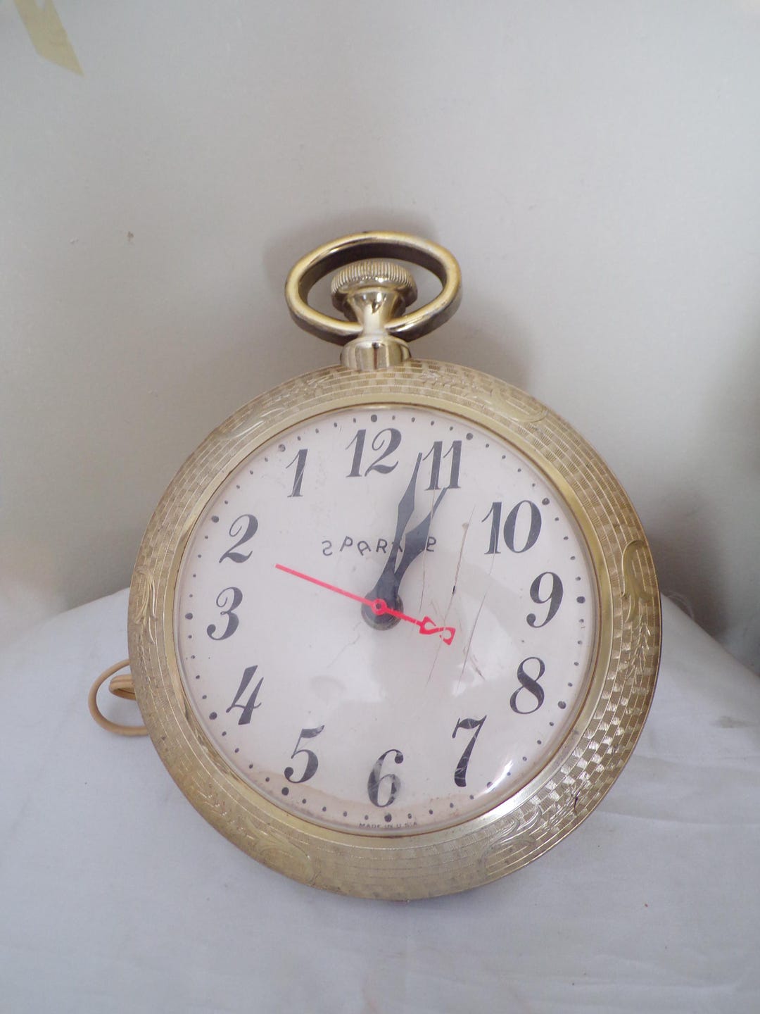 Vintage Spartus Electric Wall Clock 8 Round Acrylic Frame, Humourous ...