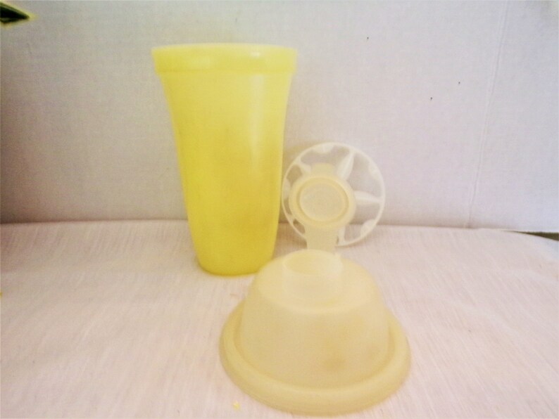Tupperware Quick Shake Container 3 Piece Set Cup Lid Flip - Etsy
