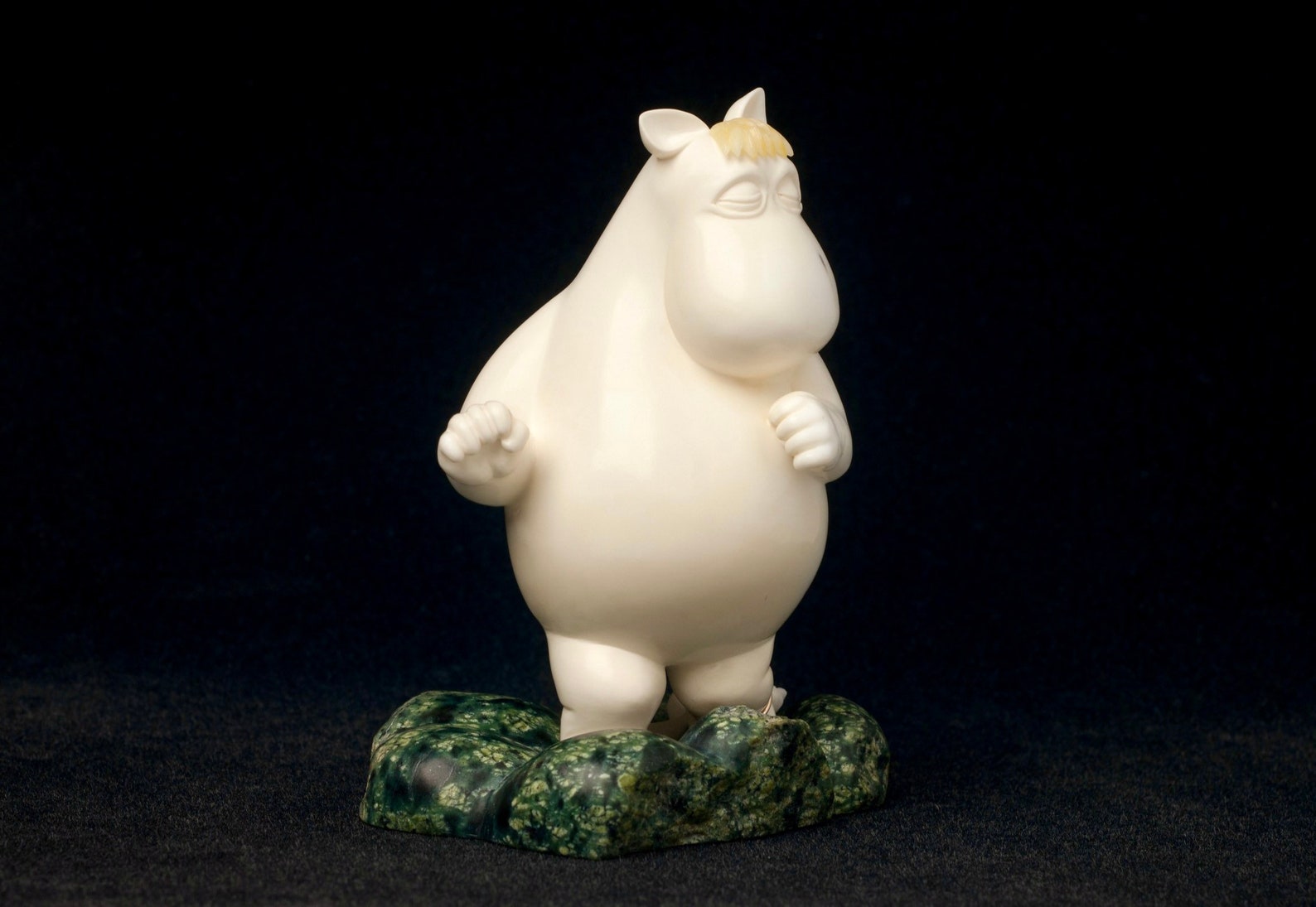 Snork Maiden Moomin Figurín - Handmade Art Sculpture, White Cacholong ...