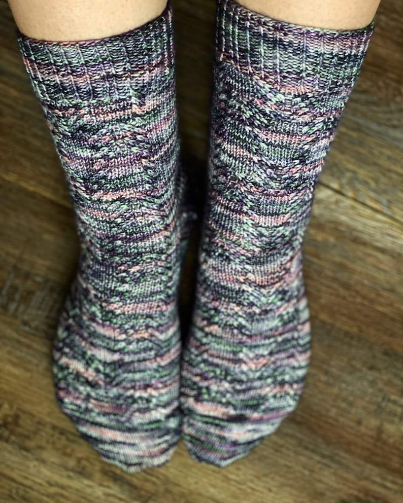 Timeless Arrows Socks Knitting Pattern - PDF Pattern - by Crazy Sock ...