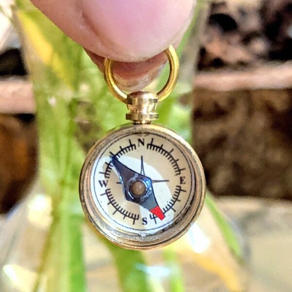 Compass Locket - Etsy