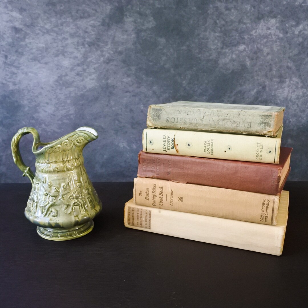 Antique & Vintage Shabby Chic Book Stack, Old Hardcover Rustic Shelf ...