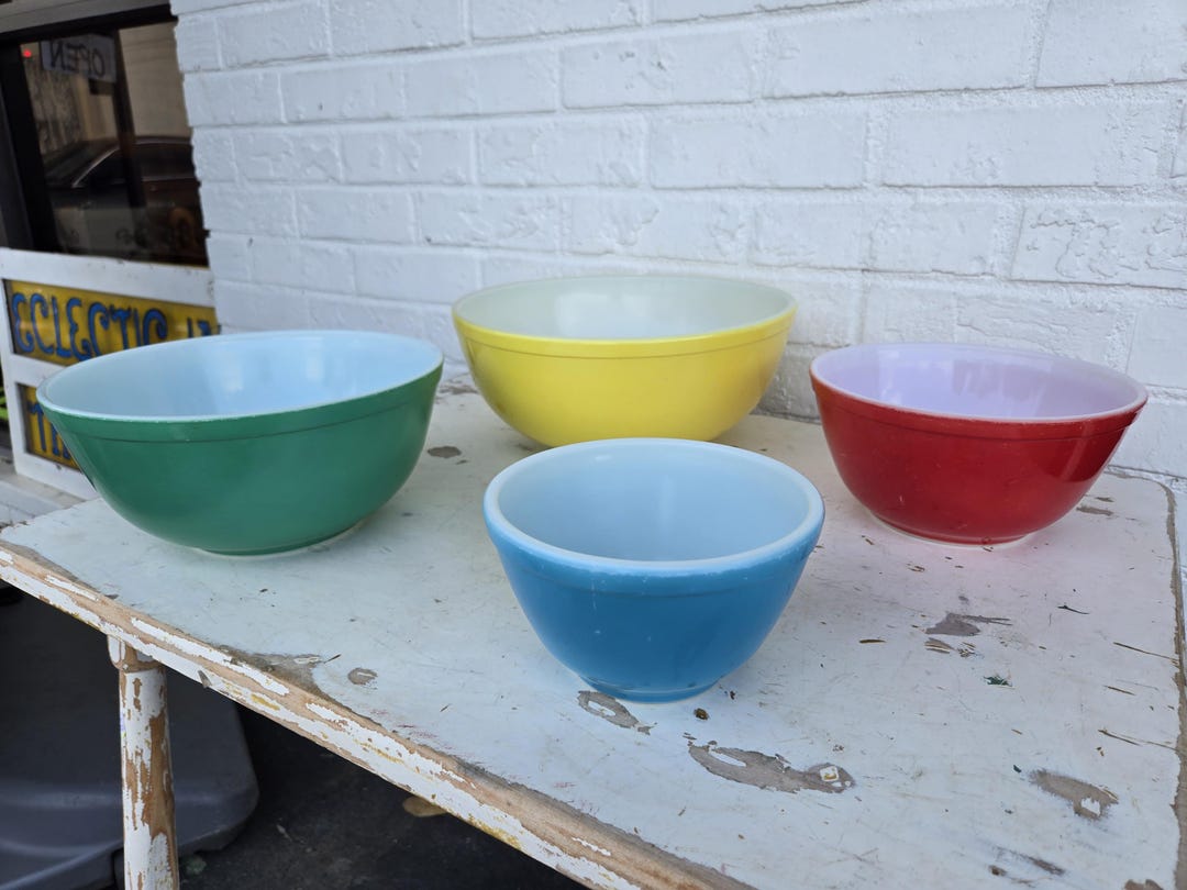 1970s Pyrex Mixing Bowls, 4 Piece Set - Etsy