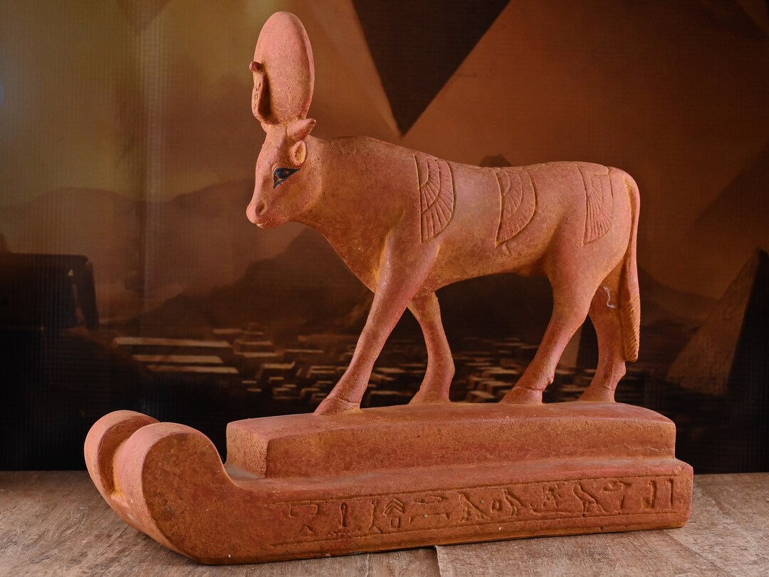 Statue of Hathor Protecting Psamtik This Schist Statue Depicts ...