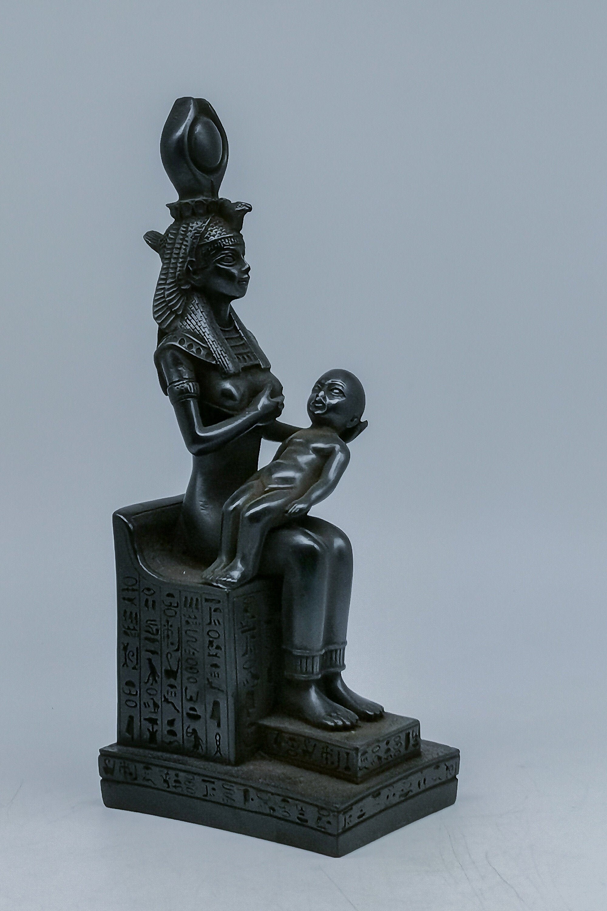 Estatua única de la diosa isis amamantando al bebé Horus negro - Etsy ...