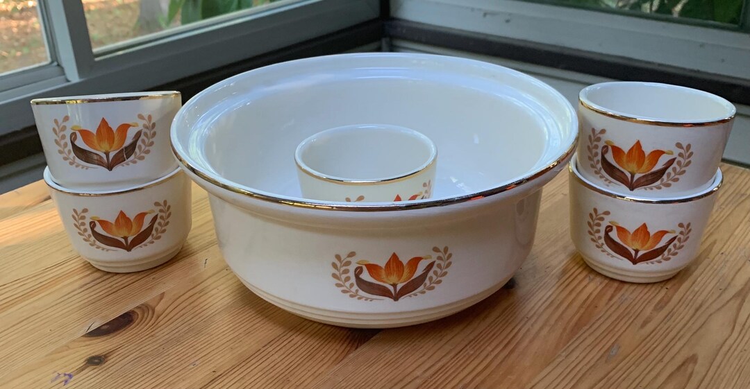 Vintage Bakerite Mixing Bowl and 5 Custard Cups in Modern Tulip Design ...
