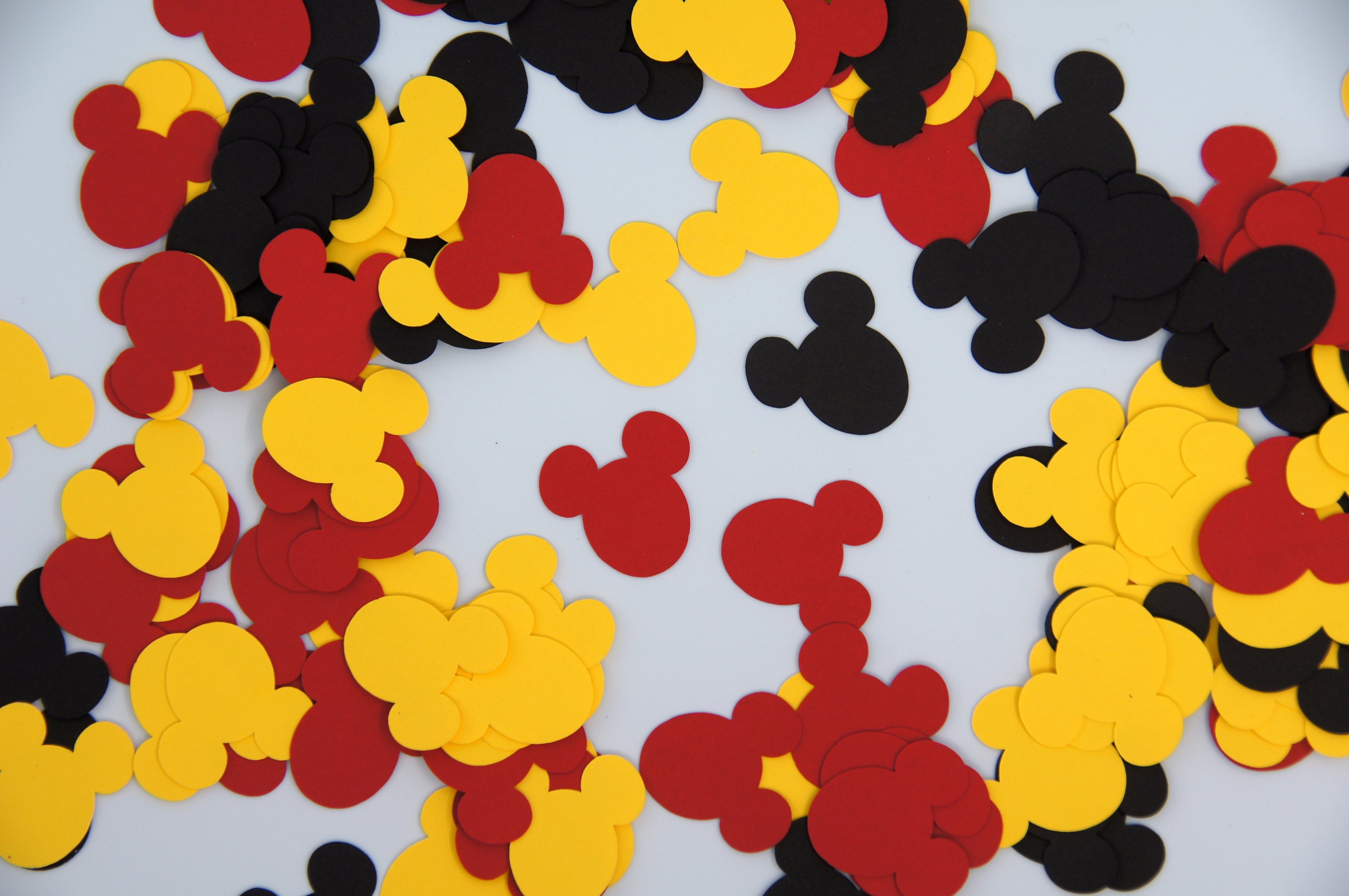 Mickey Mouse Confetti, Mickey Birthday, Minnie Mouse Birthday, Table ...