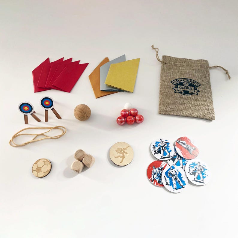 8 Christmas Crackers Plus Game for 2-12 Players. Crackers of Glory ...