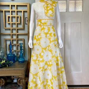 True Vintage 70s Medium Miss Elliette Yellow and White - Etsy