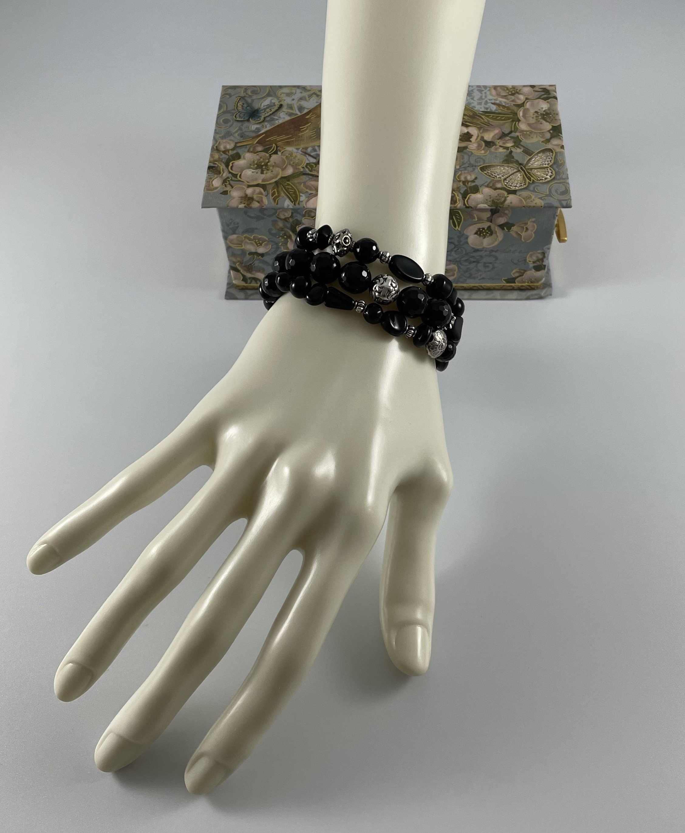 The Prestigious Color of Black - Beautifully Handmade Stretchy Bracelet ...