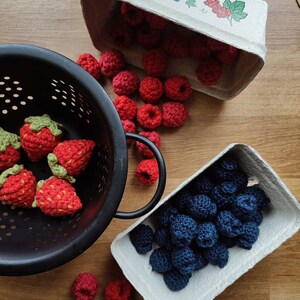 Crochet Fruit Set 5 Strawberries, 10 Raspberries and 5 Blueberries ...
