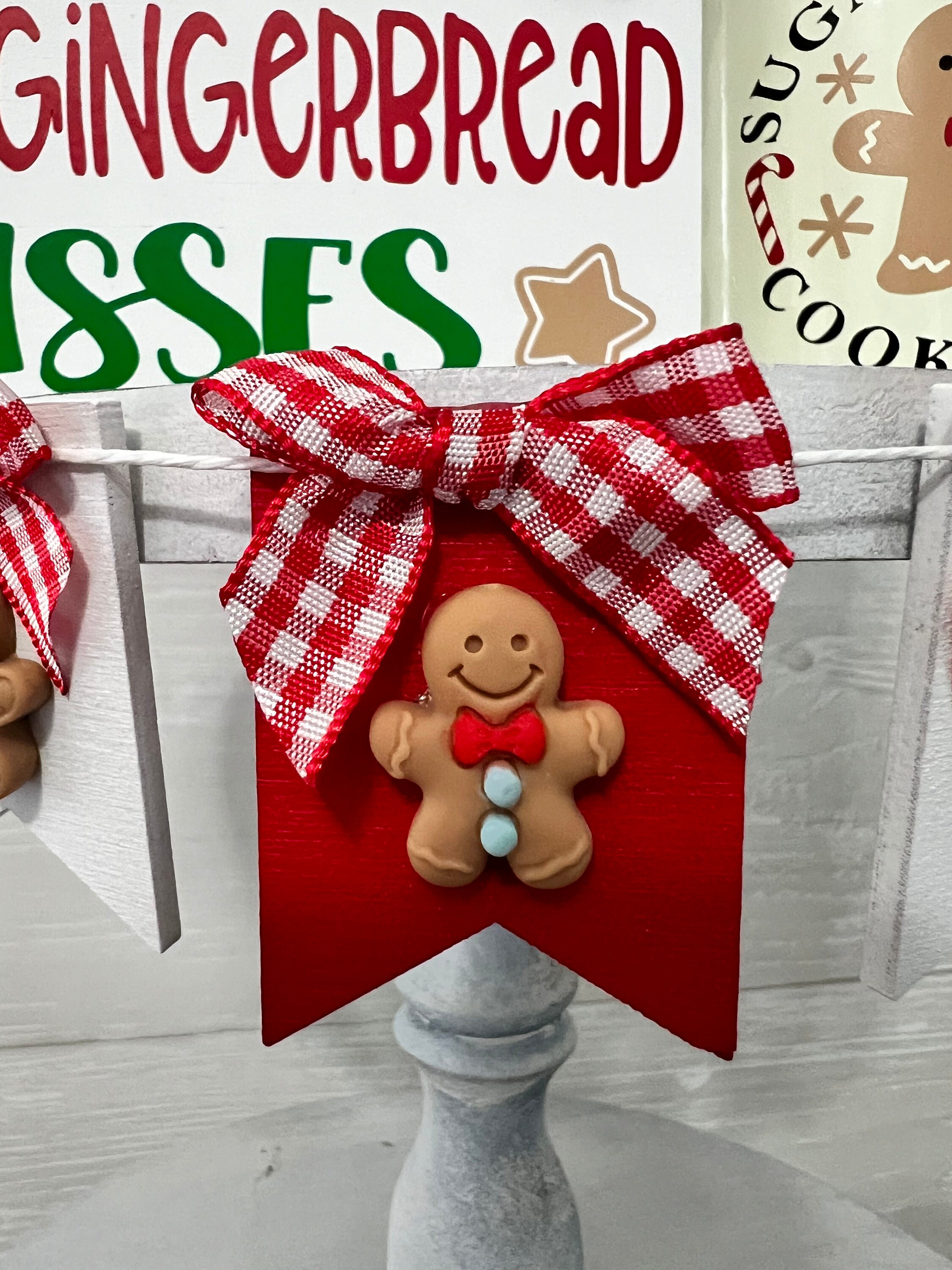 Gingerbread Man Mini Wood Banner, Christmas Tiered Tray Decor ...