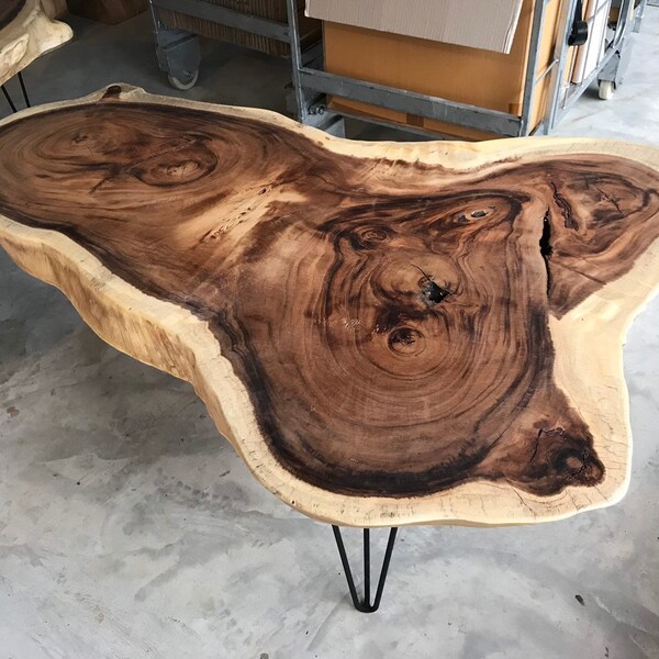 Live Edge Round Dining Table - Etsy