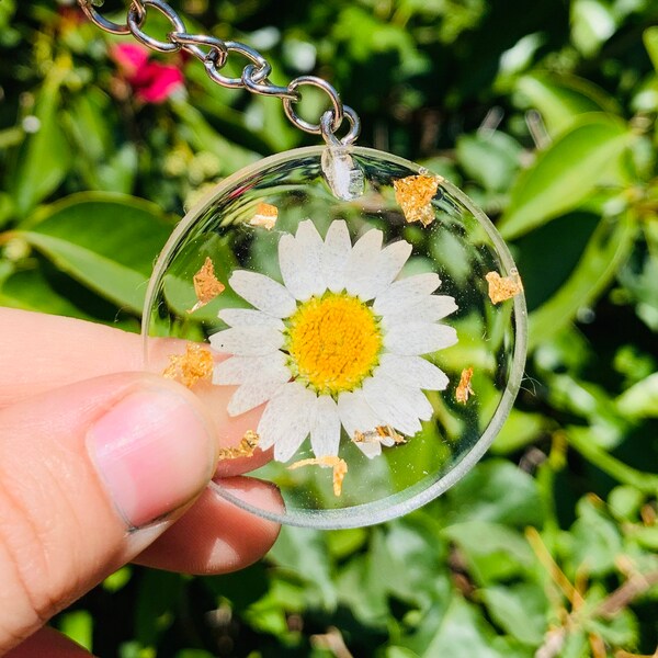 Daisy Keychain - Etsy