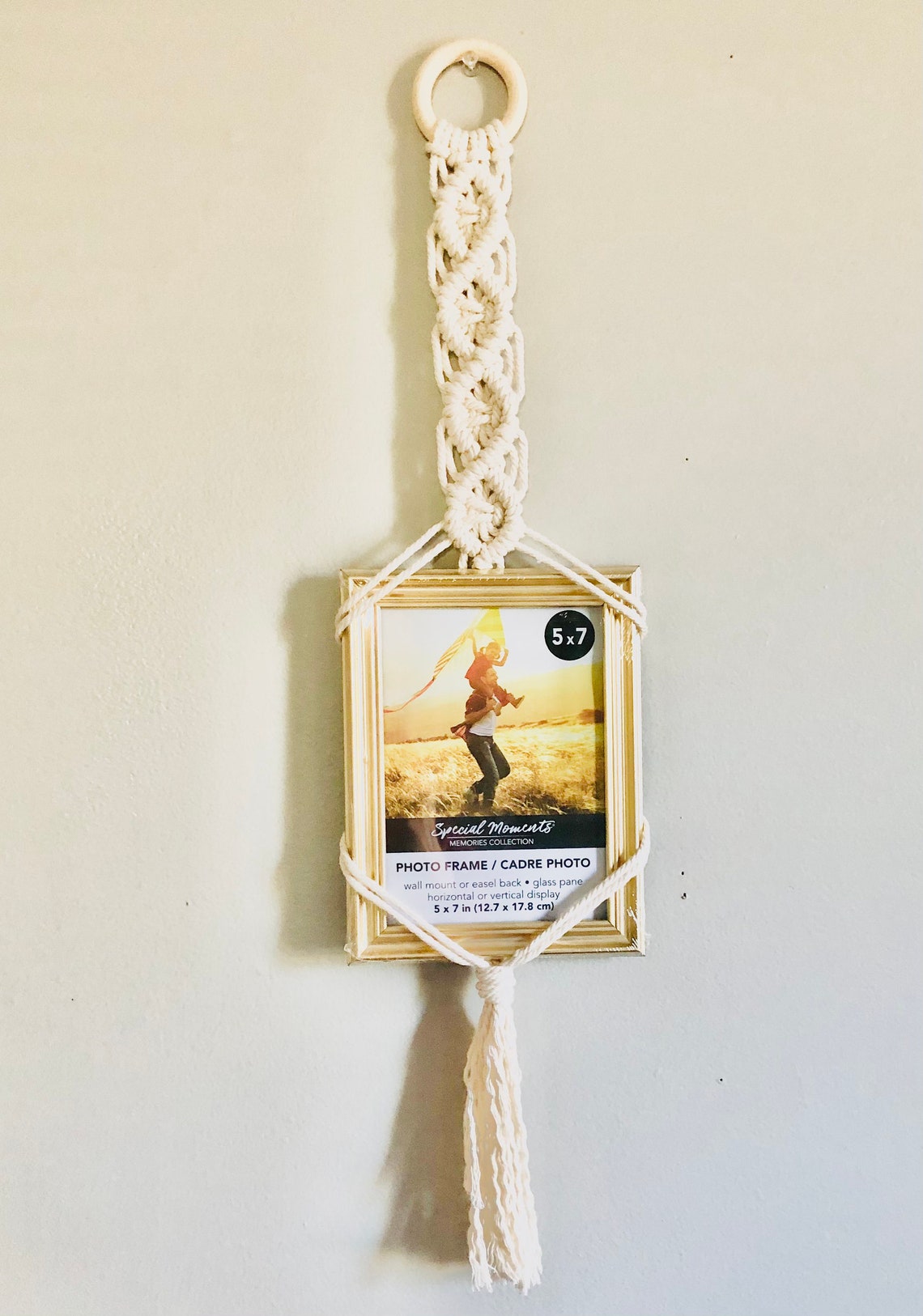 Handmade Macrame Hanging Picture Frames // Boho Picture Frame | Etsy