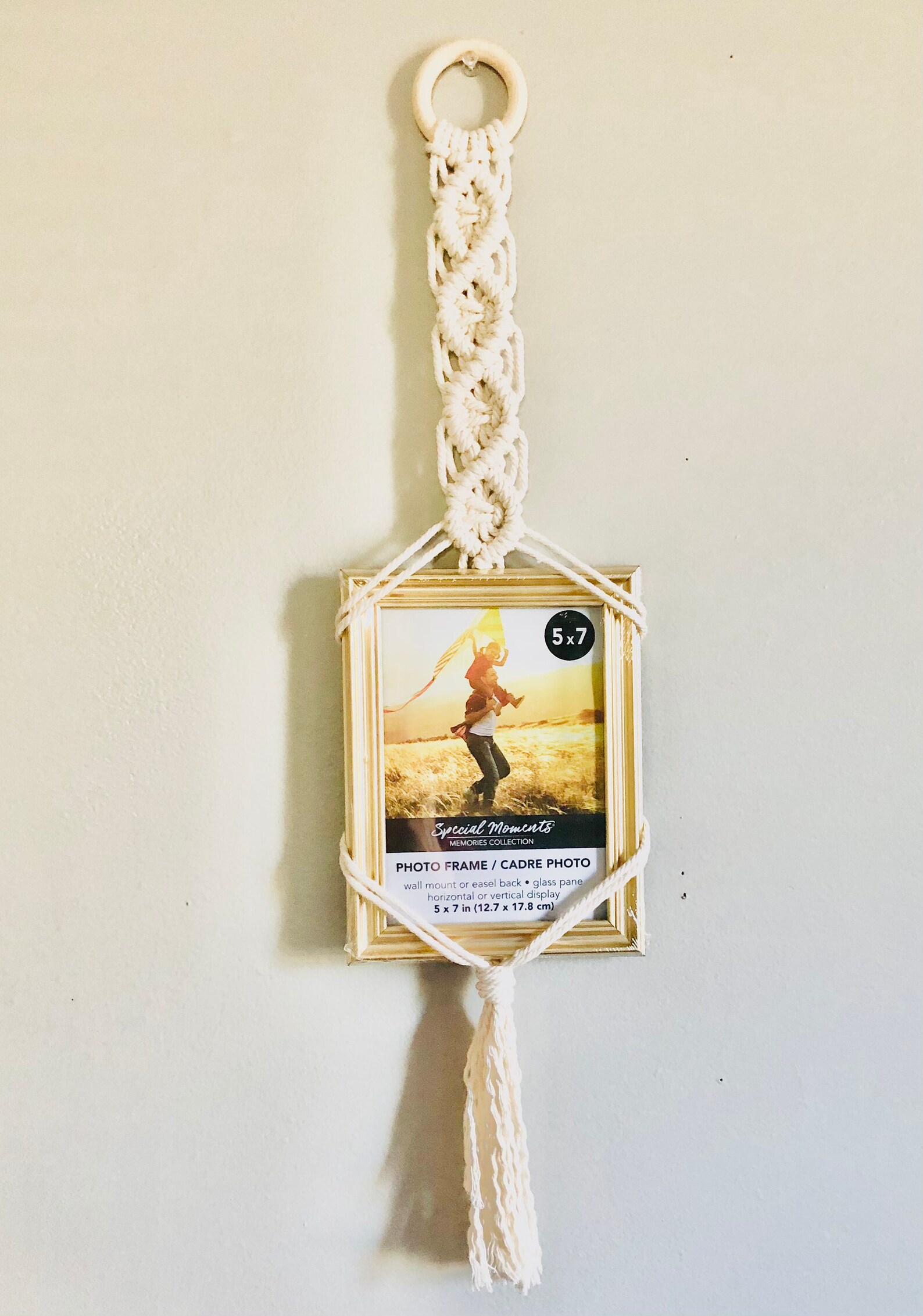 Handmade Macrame Hanging Picture Frames // Boho Picture Frame | Etsy