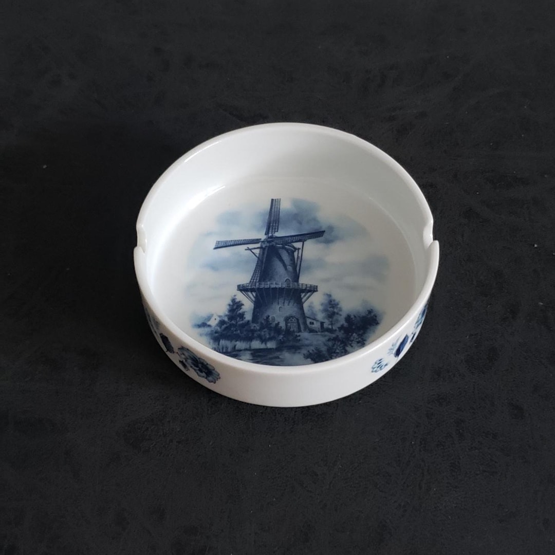 Vintage Delft Blauw Ashtray, Hand Decorated Delft Ashtray, 2 Rest ...