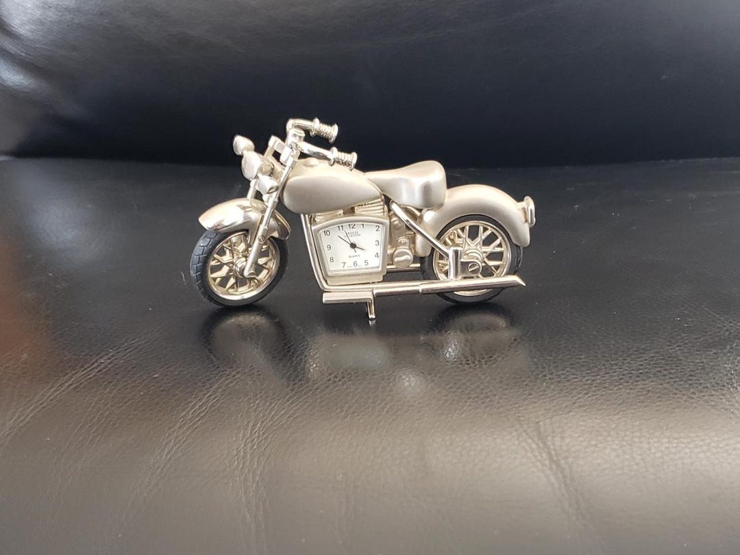 Vintage Mini Motorcycle Clock , Breeze Collection Novelty Quartz Clock ...