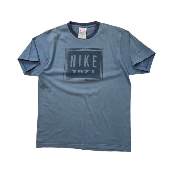 Logo Nike 1971 Nike's Iconic “Swoosh” Logo, Recognized Worldwide,